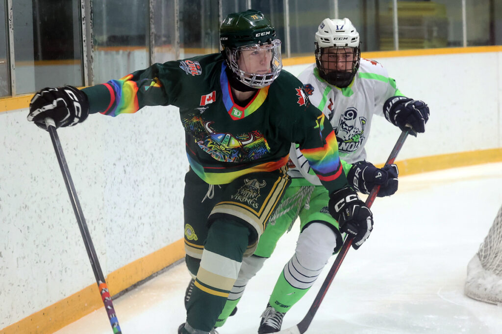 GALLERY: Paper Kings power past Vikings | NOJHL League Site