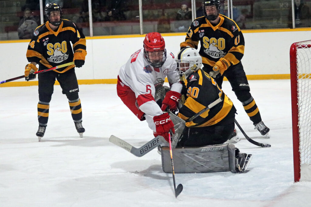 GALLERY: Beavers win 6th straight; end Eagles run at 10 | NOJHL League Site
